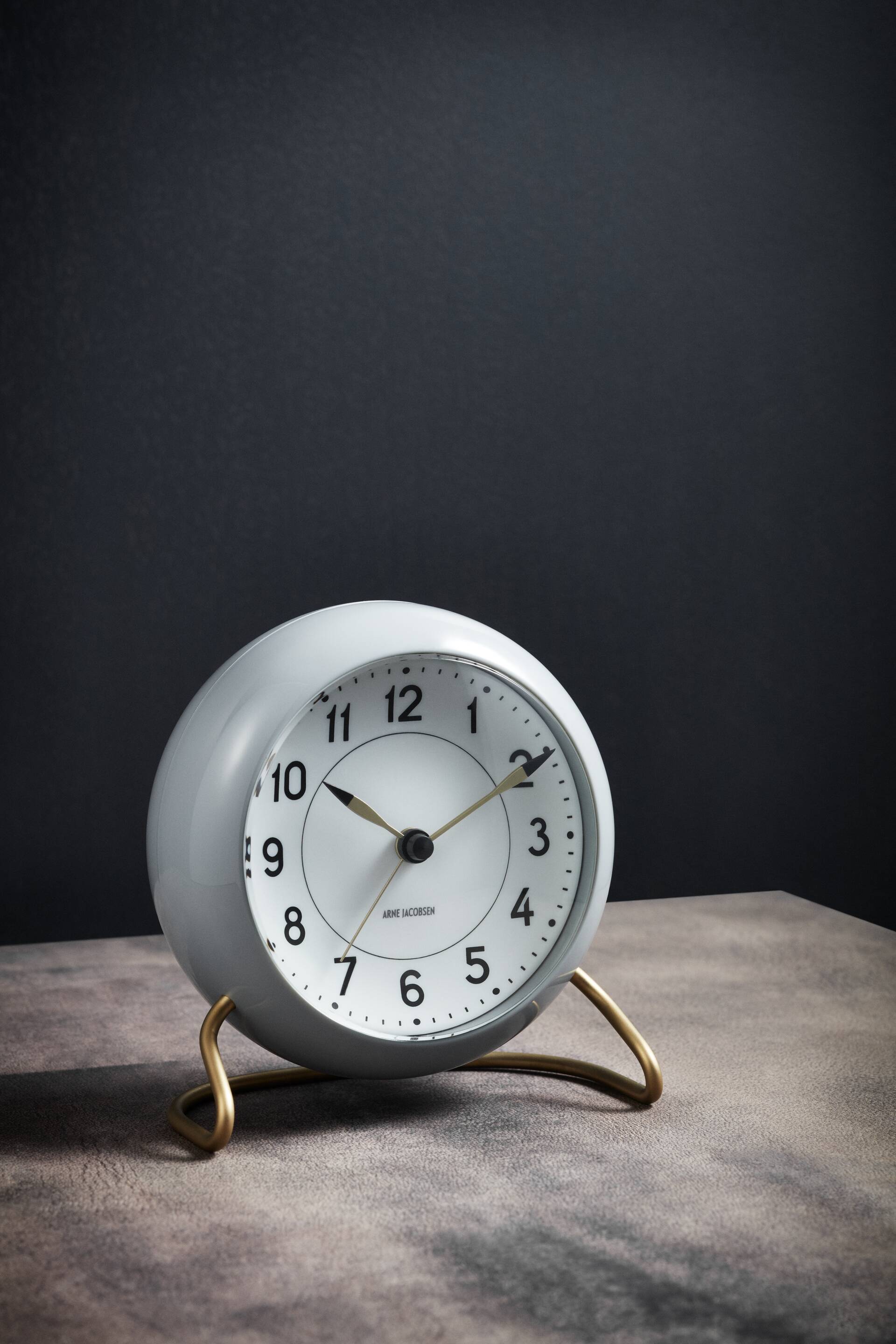 Arne Jacobsen Clocks - Full range of Arne Jacobsen watches