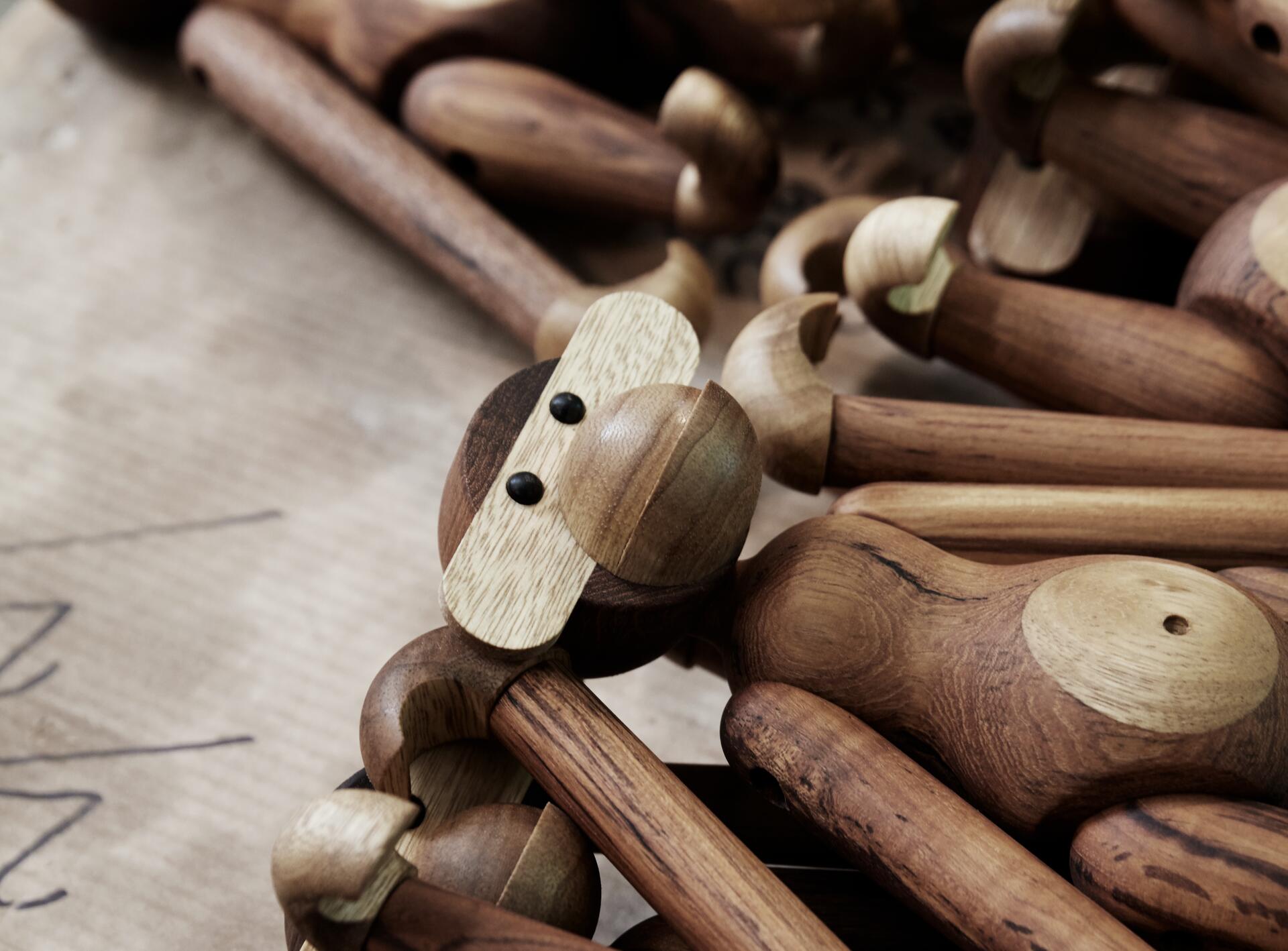 Kay Bojesen’s teak monkeys' differences